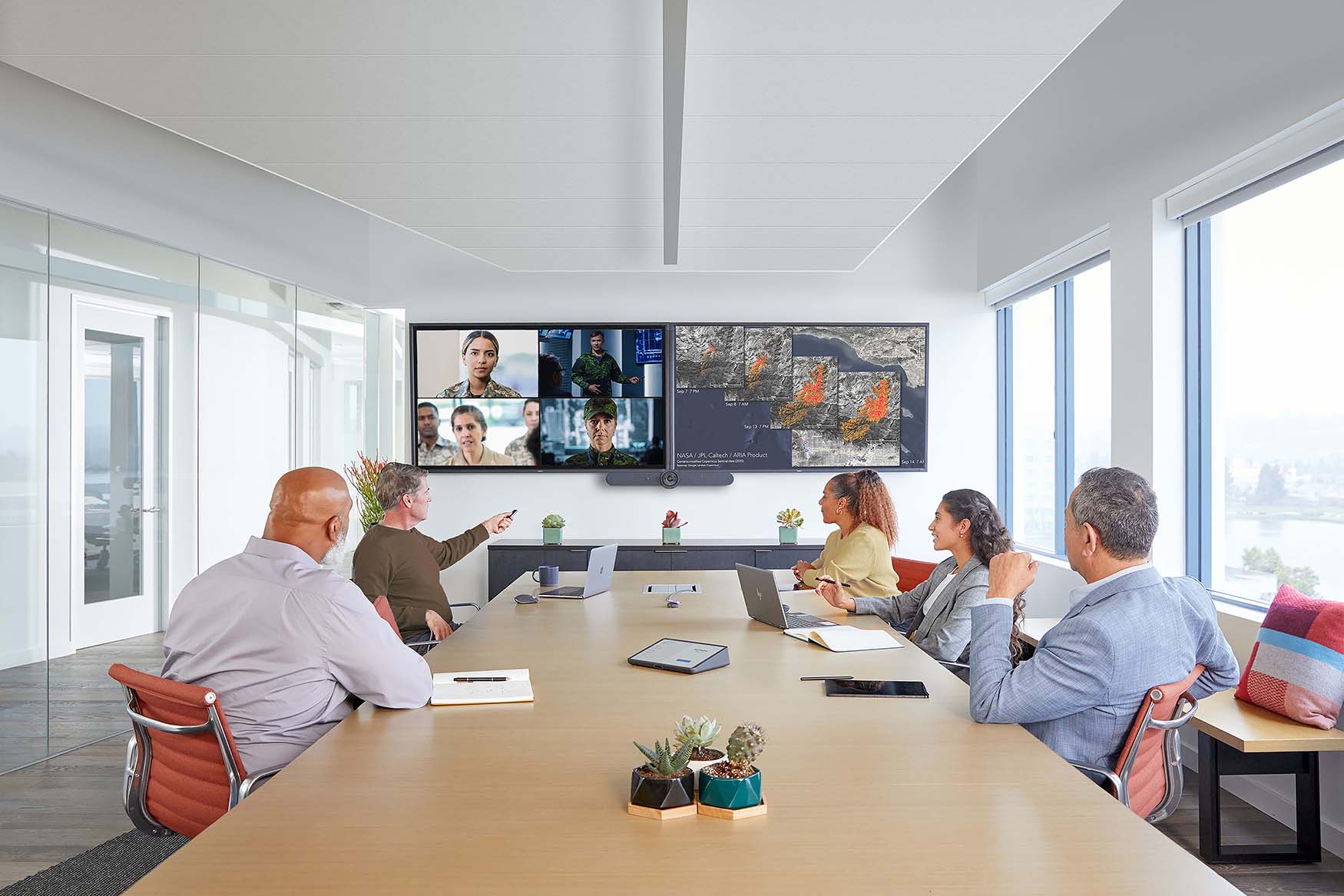 Five Ways to Boost Federal Hybrid Workspaces